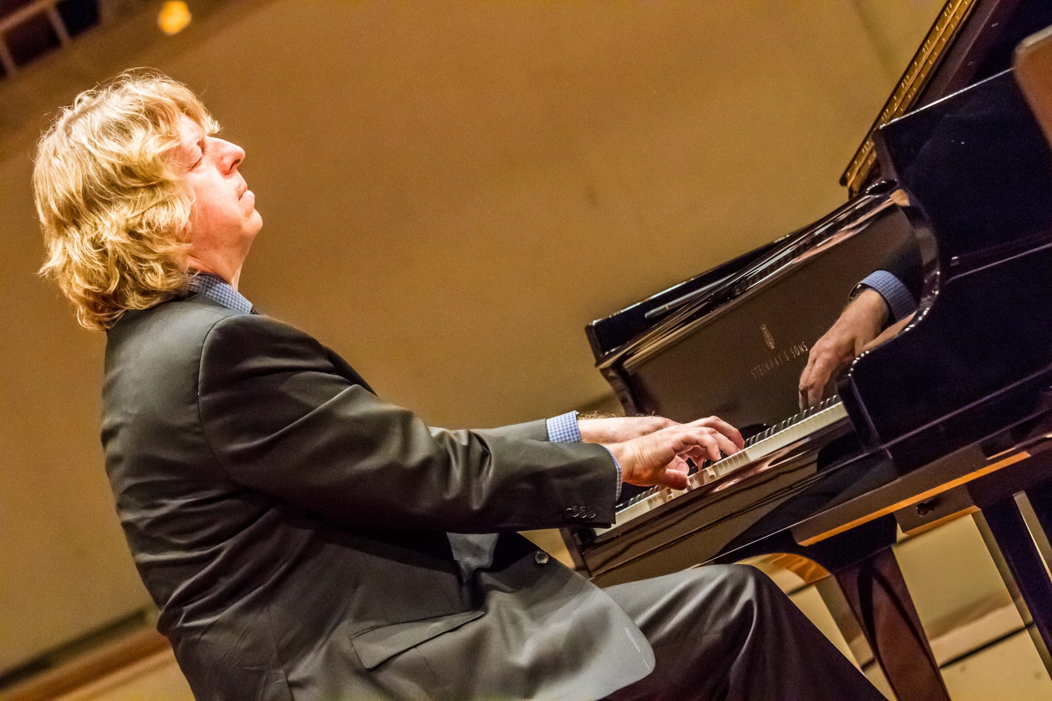 Artist Bio – Ben Dowling